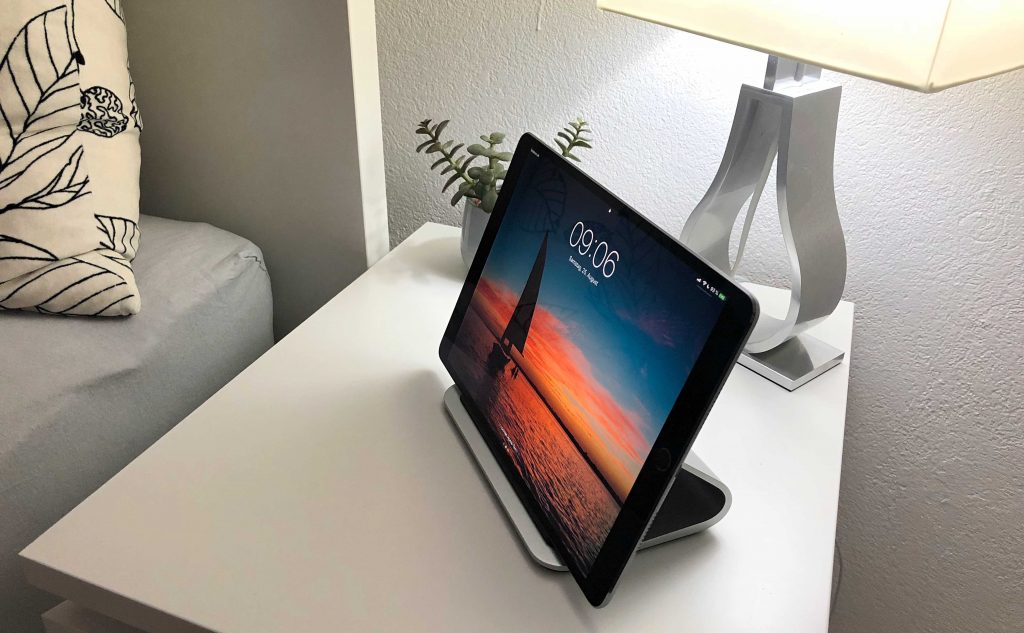 Im Test: Die Logitech Base lädt dein iPad Pro kabellos auf - und den ...