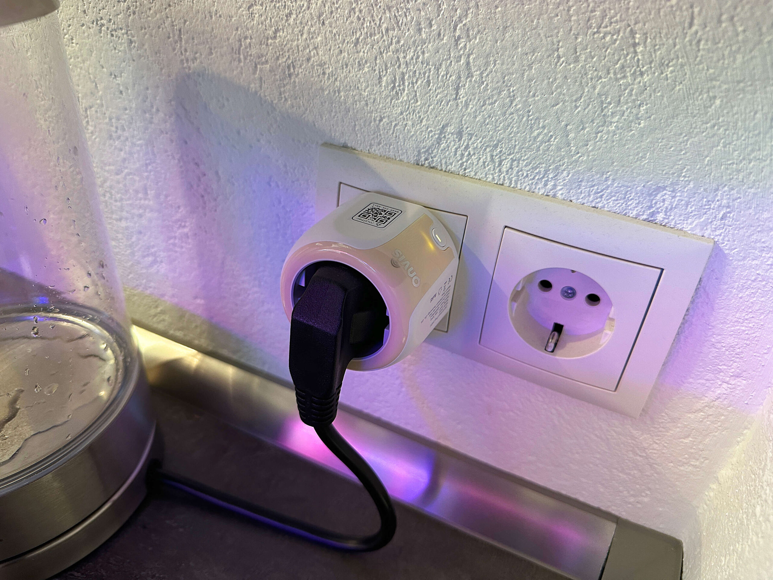 Zwischenstecker mit Matter-over-Thread von Onvis - steuert Geräte im ...
